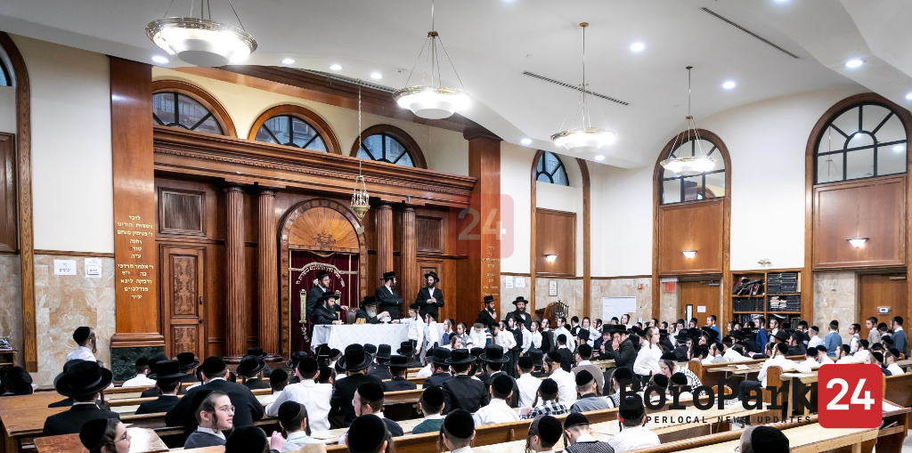 Photo Gallery: Satmar Rebbe Giving Out Chanukah Gelt to Kids of the ...