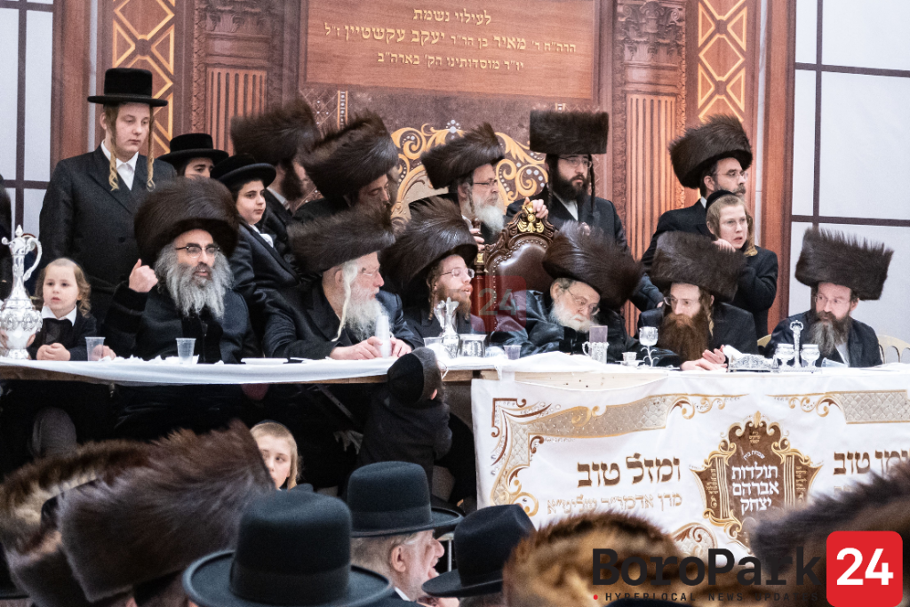 Toldos Avrhom Yitzchok Rebbe Spends Shabbos with Hundreds of Chasidim ...