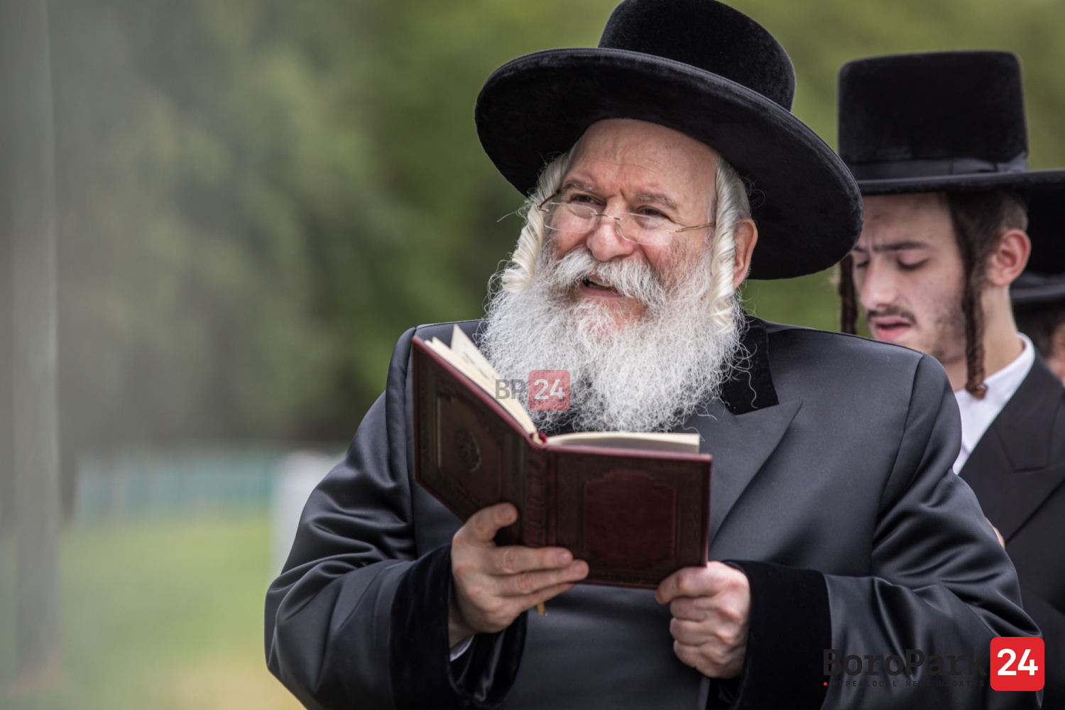 Bobov Rebbe at a Lechaim Tish and at the Zion of his Mother the Bobover ...